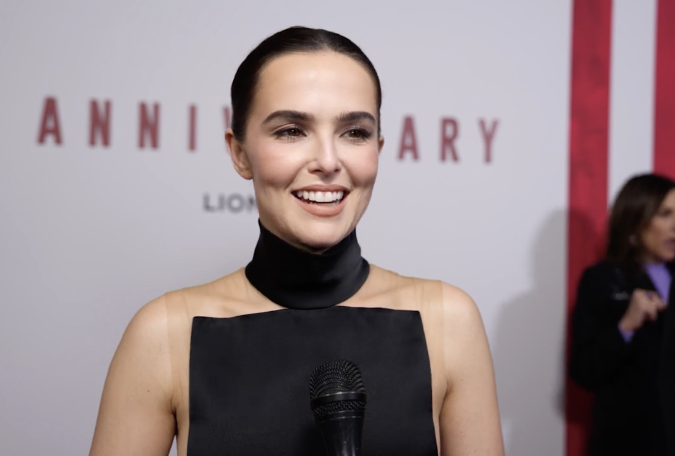 Zoey Deutch Interview at the ANNIVERSARY Movie Premiere Red Carpet ...